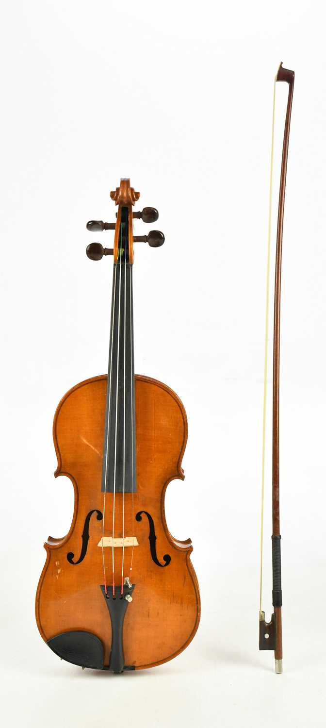 Lot 1072 - A full sized one-piece back violin with box,