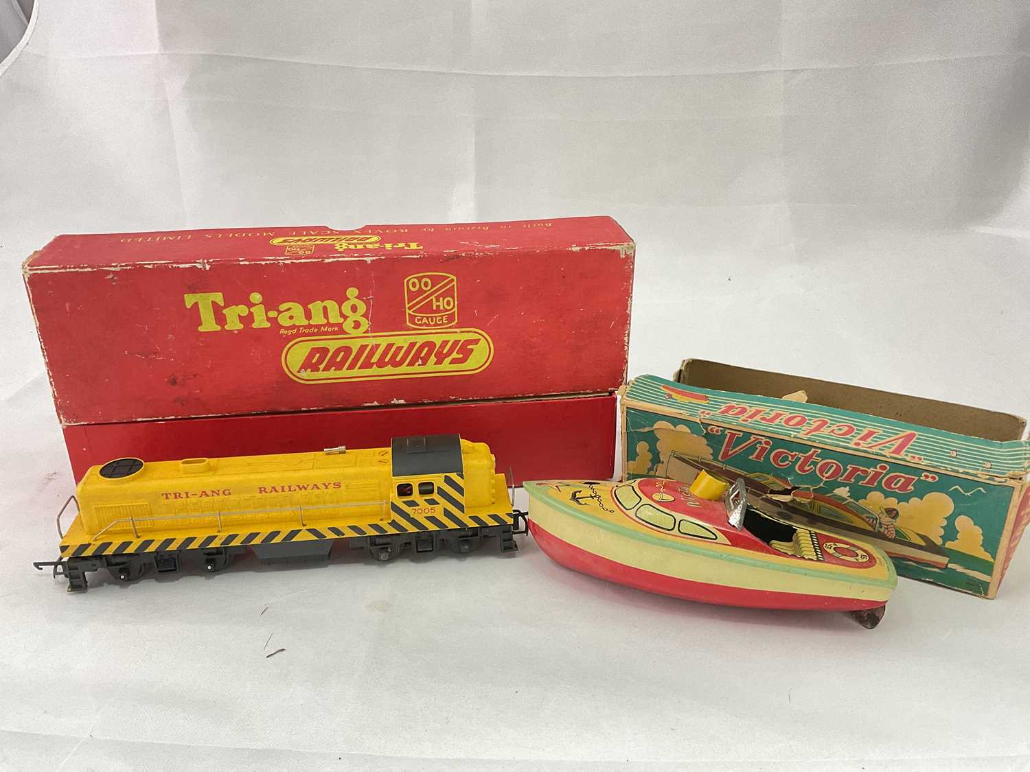 Lot 156 - TRI-ANG; a boxed R155 diesel switcher in