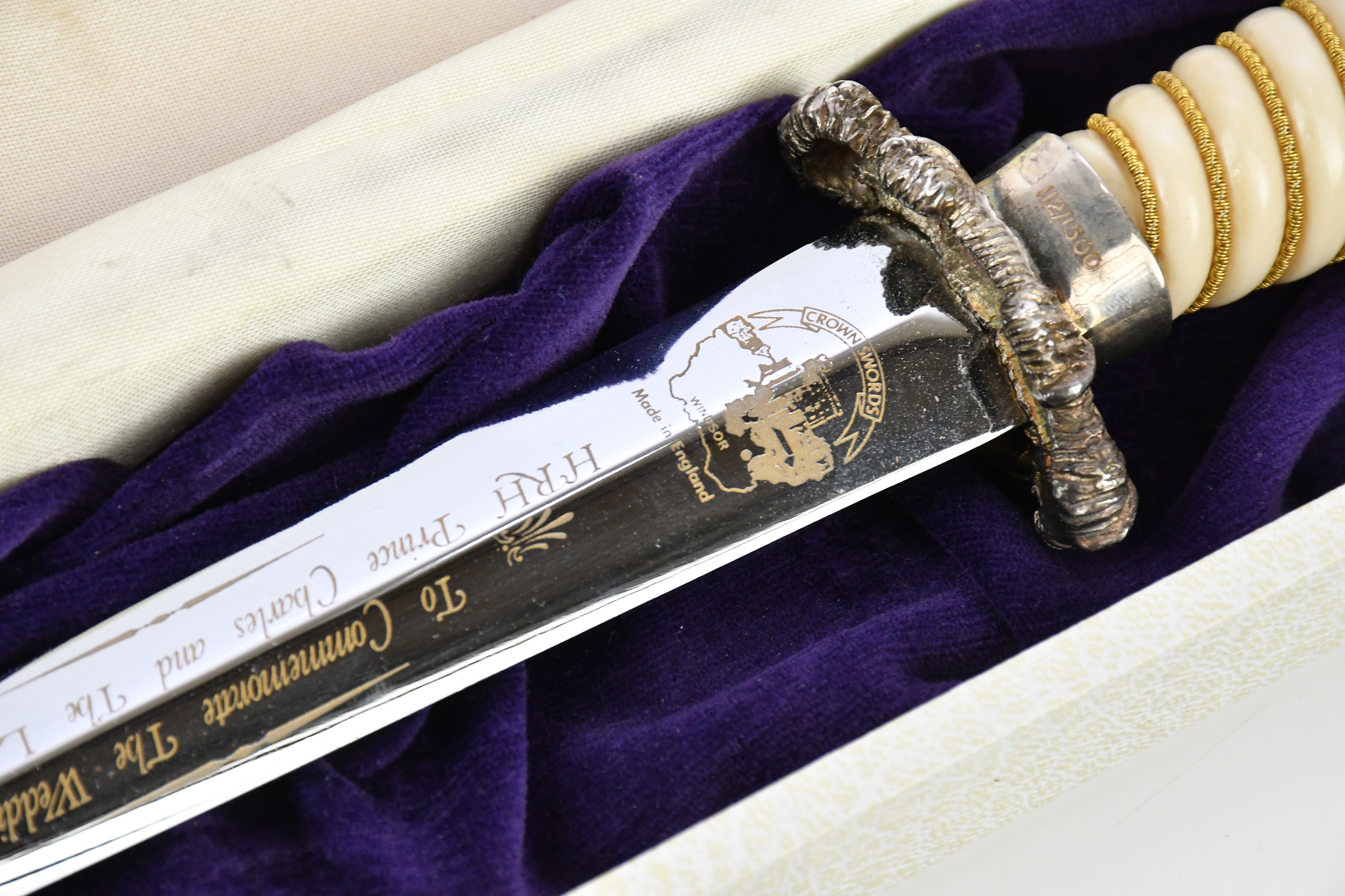 Lot 2073 - DAVID SHAW SILVERWARE LTD; an Elizabeth II