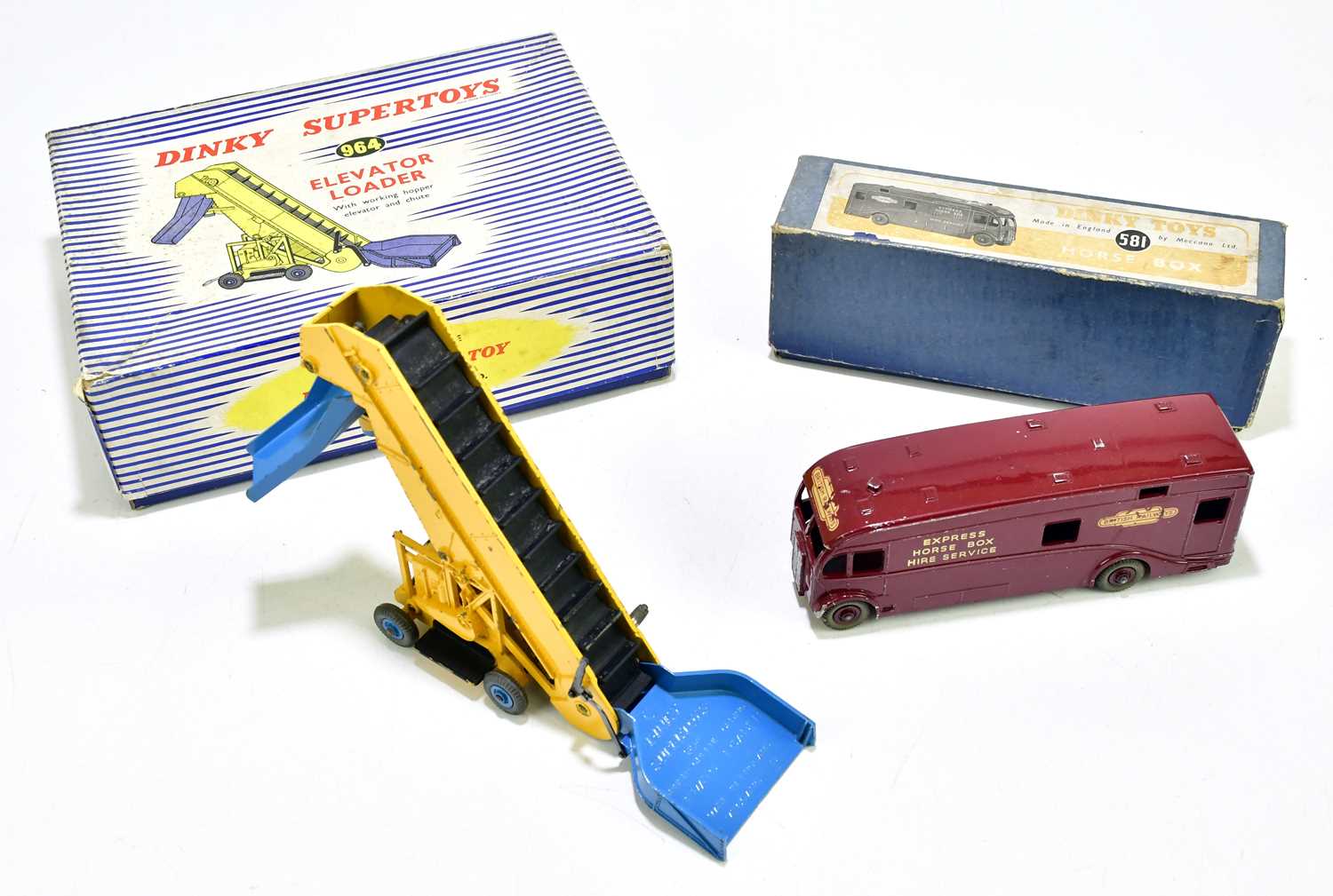Lot 2260 - DINKY SUPERTOYS; a boxed elevator ladder no.