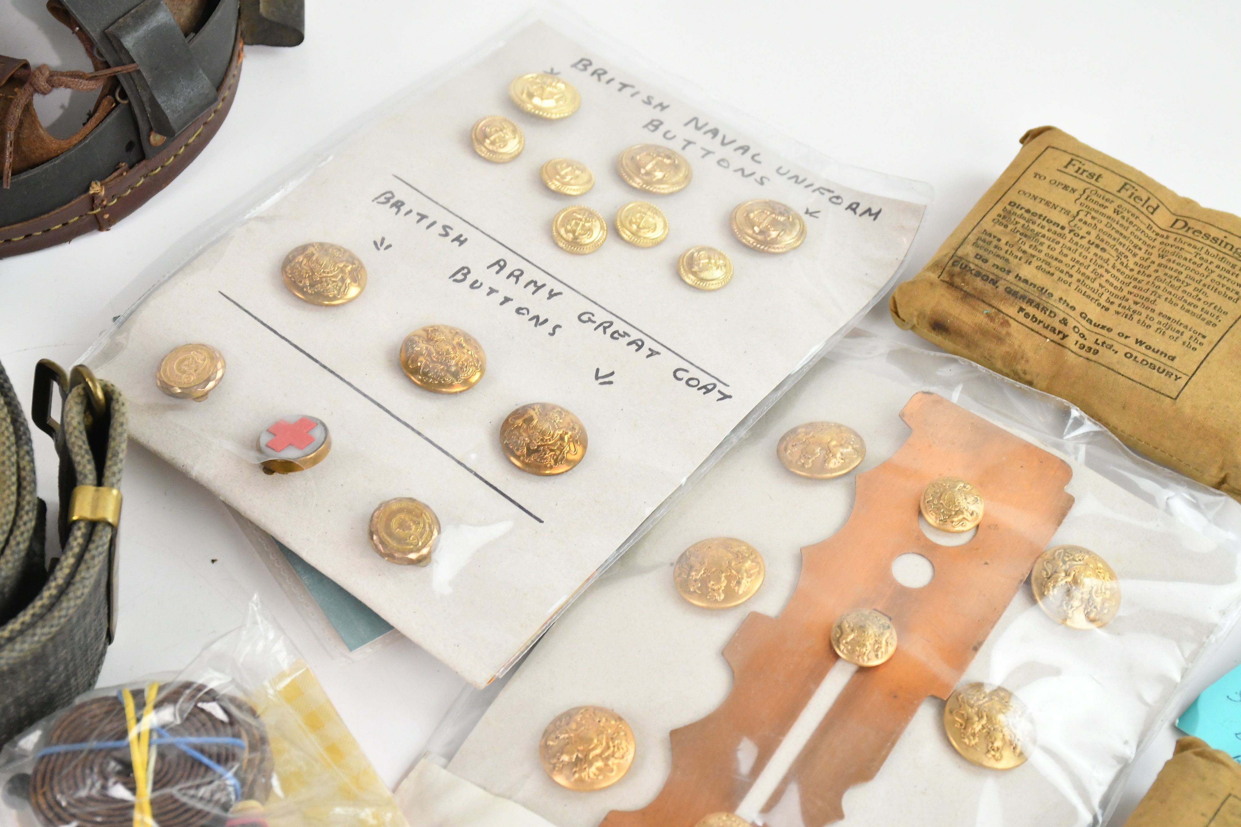 Lot 1280 - Mixed militaria items and related items, to