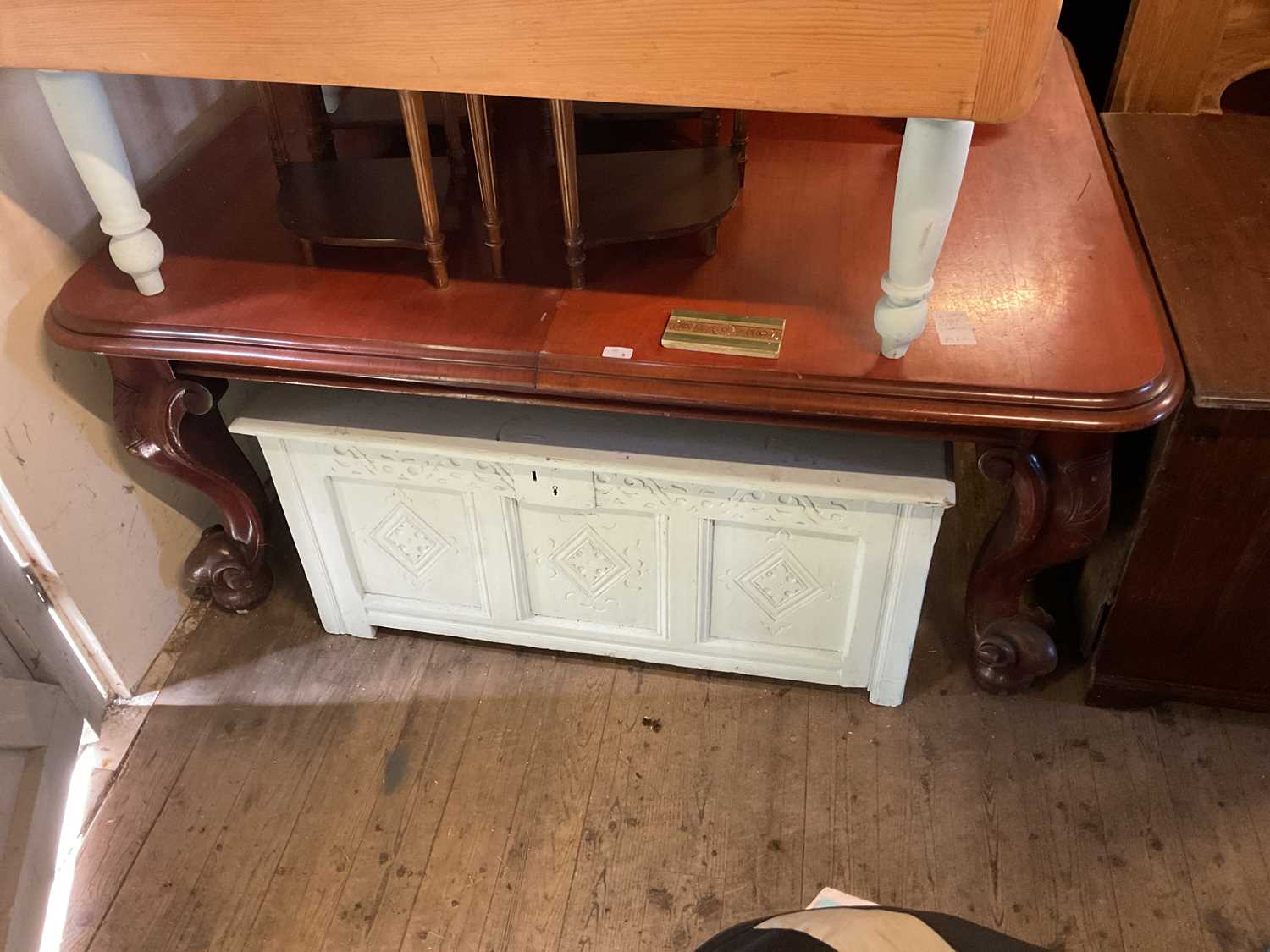 Lot 5 - A 19th century mahogany wind-out extending