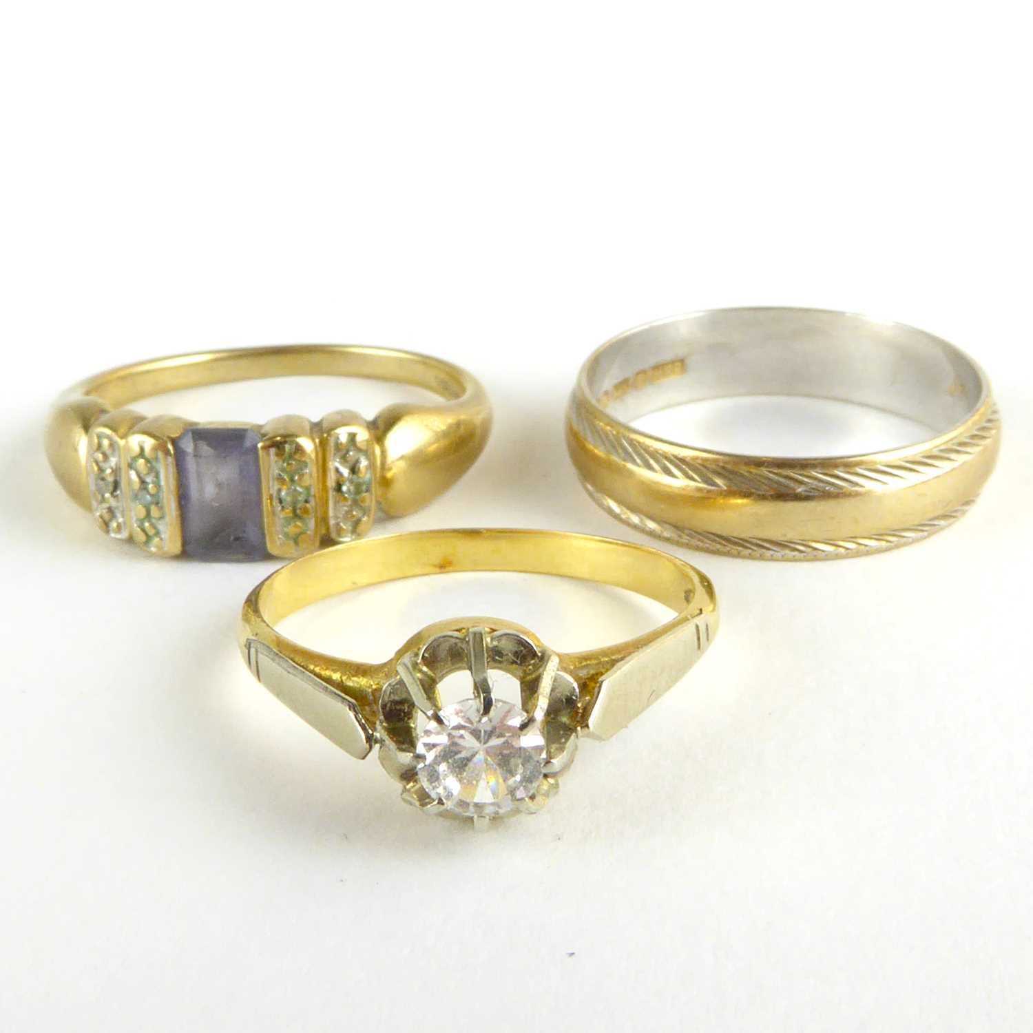 Lot 800 - An 18ct gold single white stone ring, marked