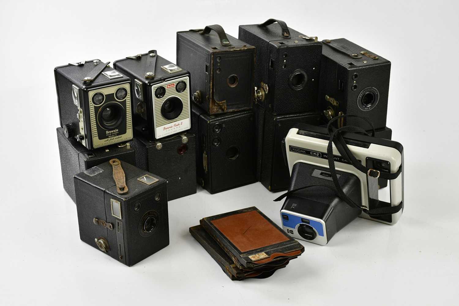 Lot 1558 - A large collection of cameras including