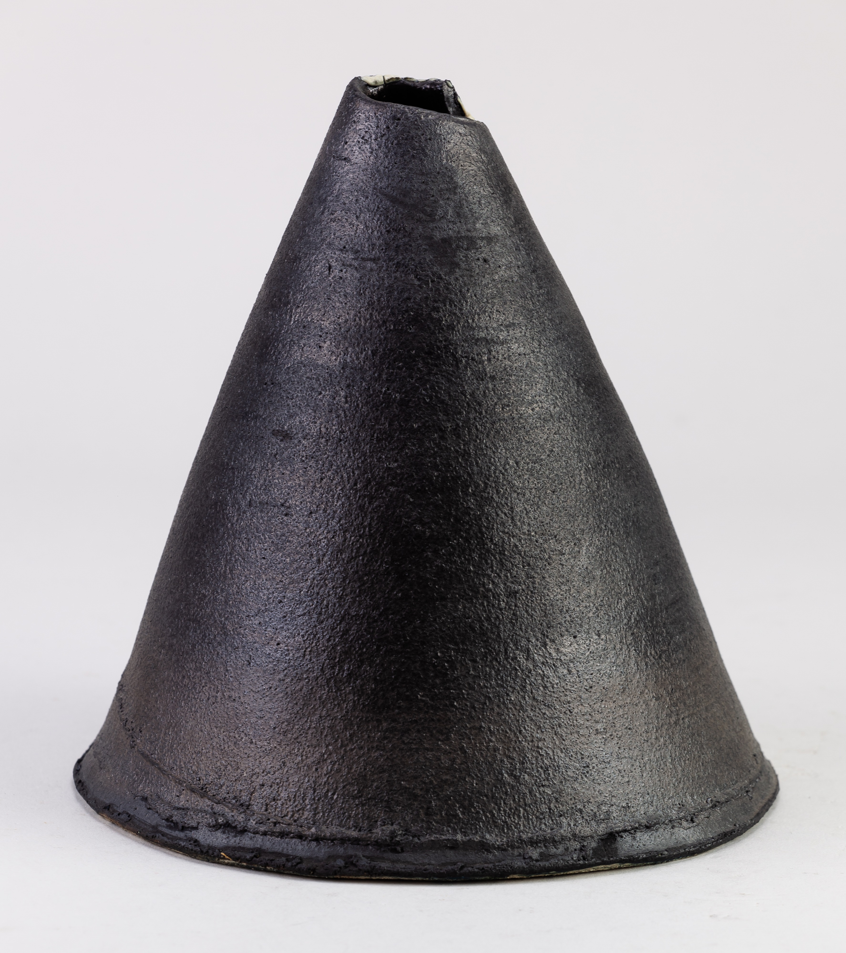 Lot 127 - DAN KELLY (born 1953); a conical stoneware