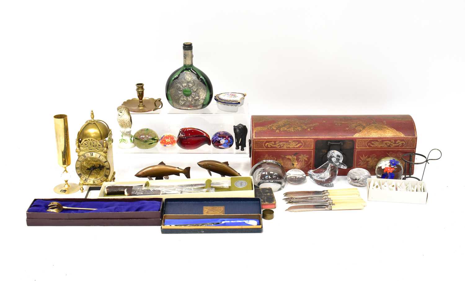 Lot 121 - A group of various collectors' items,