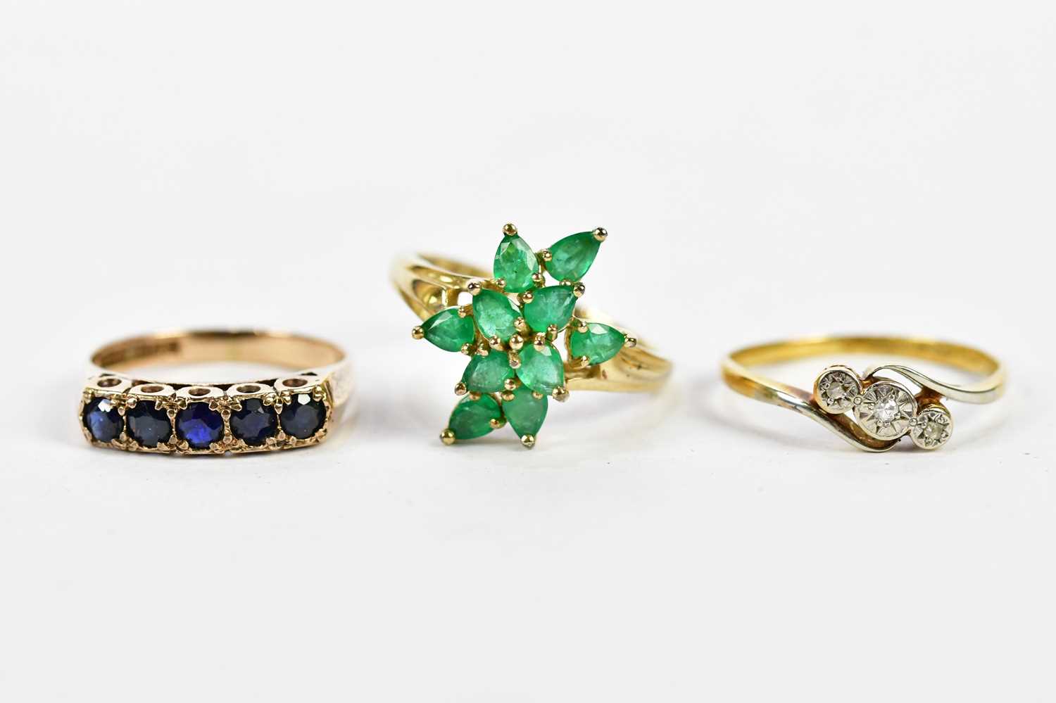 Lot 185 - An 18ct yellow gold illusion set tiny