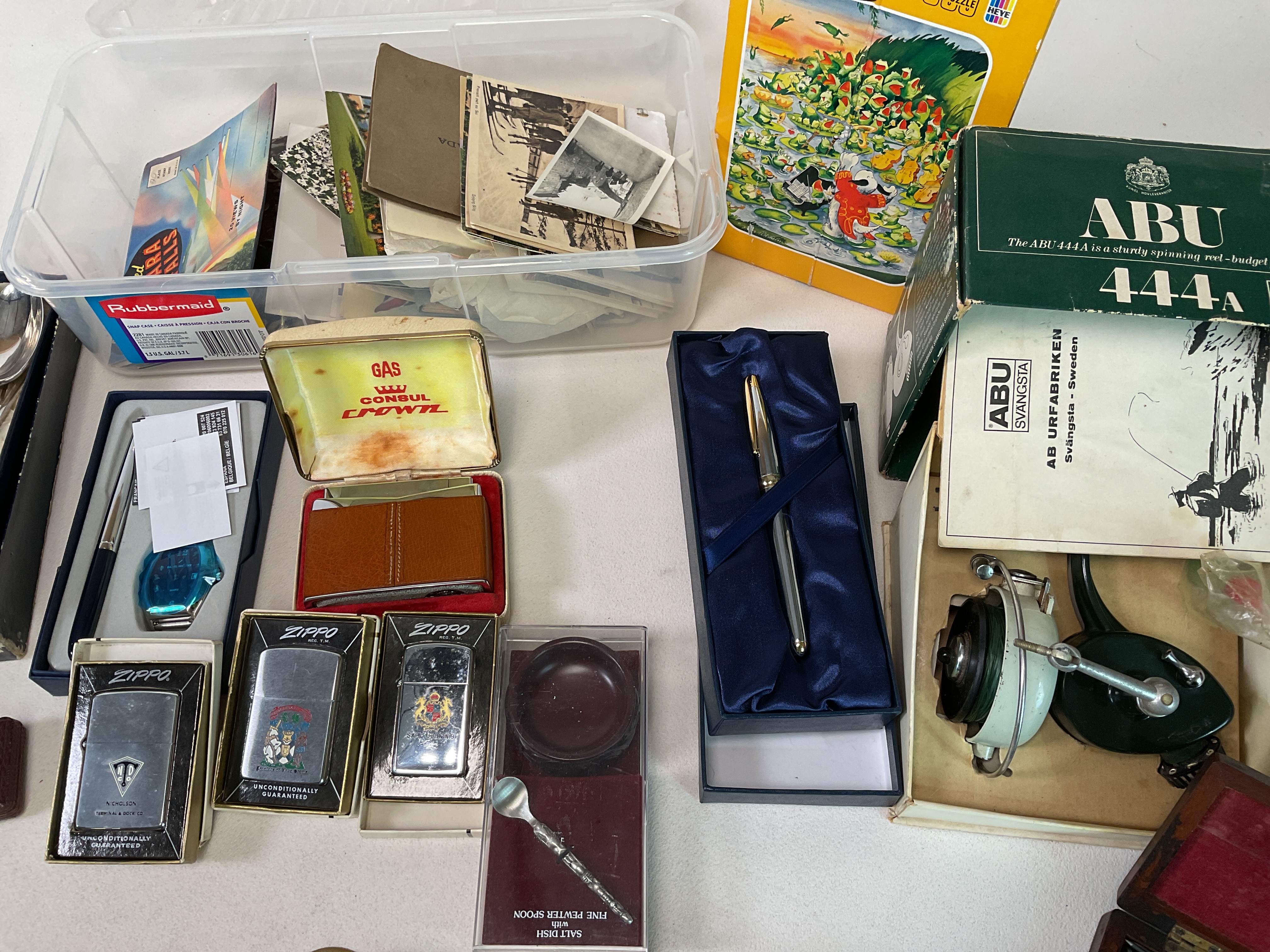 Lot 89 - A group of collectors' items including three