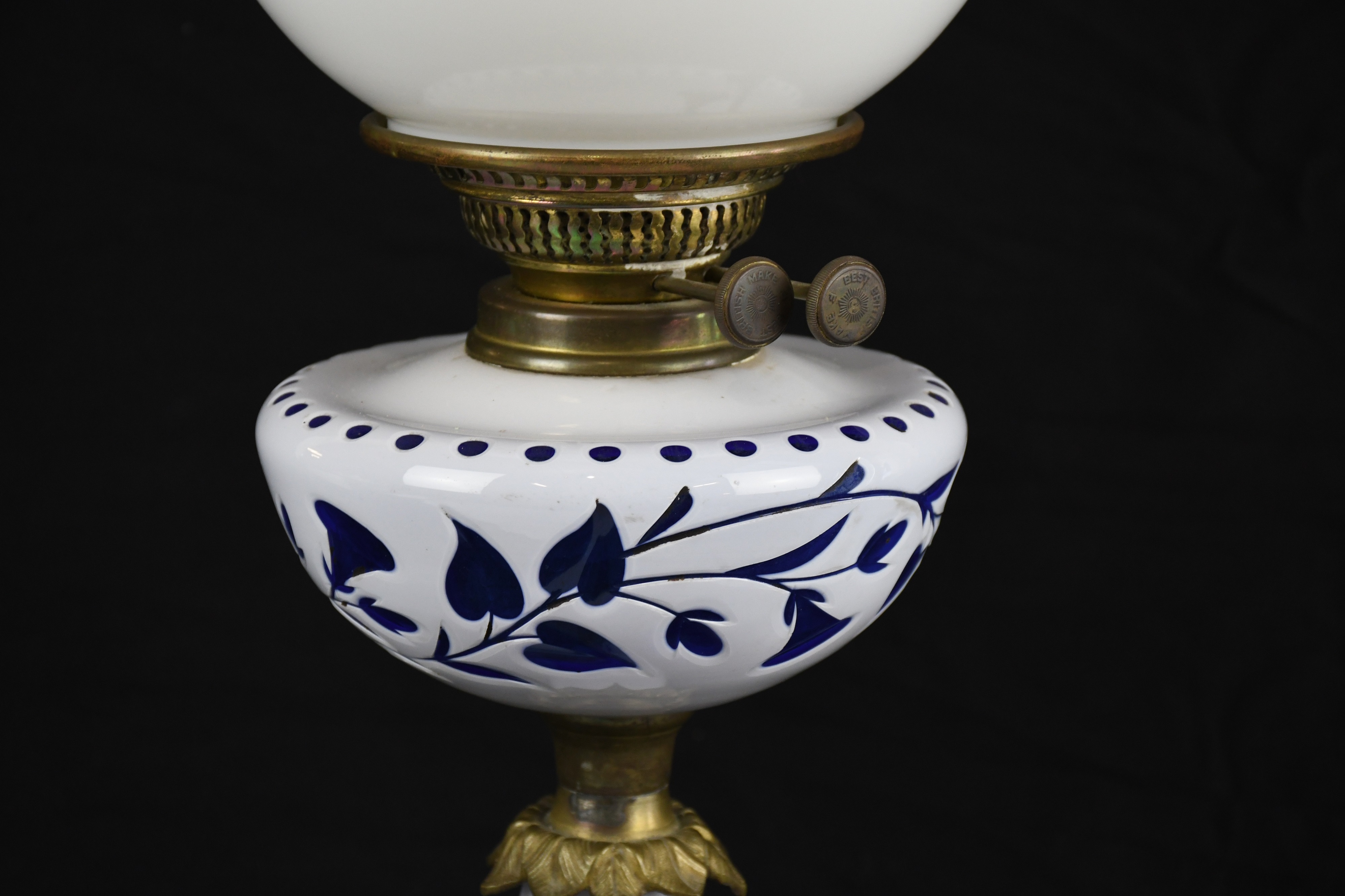 Lot 206 - An Art Nouveau style oil lamp with clear