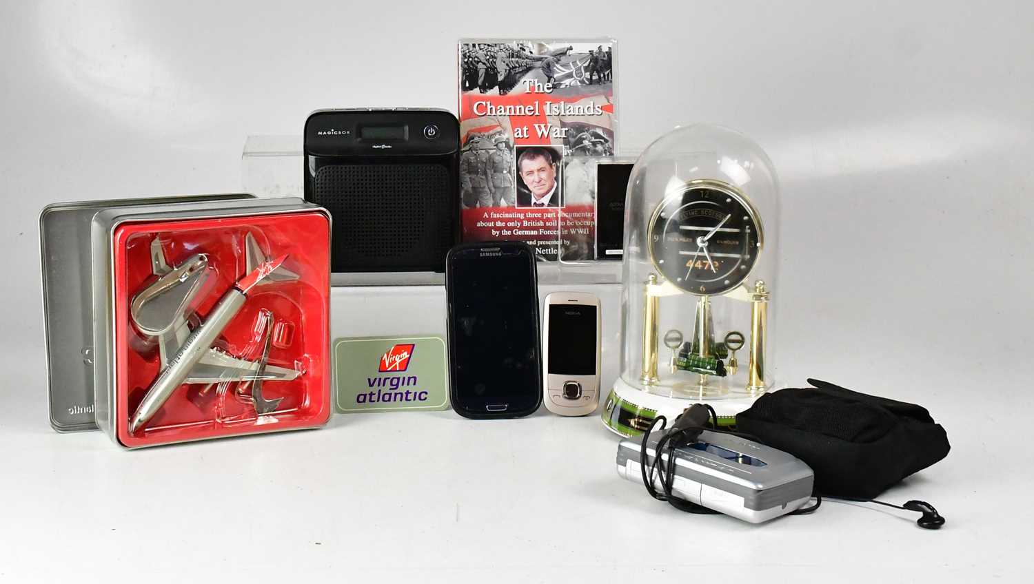 Lot 343 - Various modern collectibles to include a